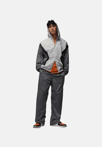 Jordan JORDAN BROOKLYN DRAFT TRAININGSJACKE INDOOR - TEXTILIEN ...