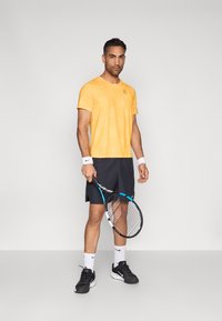 Nike Performance NIKECOURT ADVANTAGE TOP PRINT - Sports T-shirts ...