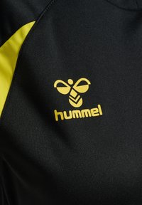 Hummel CORE 2.0 - Print T-shirt - black blazing yellow/mottled black ...