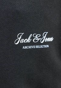 Jack & Jones Junior JJEARCHIVE GRAPHIC CREW NECK - Sweatshirt - black ...