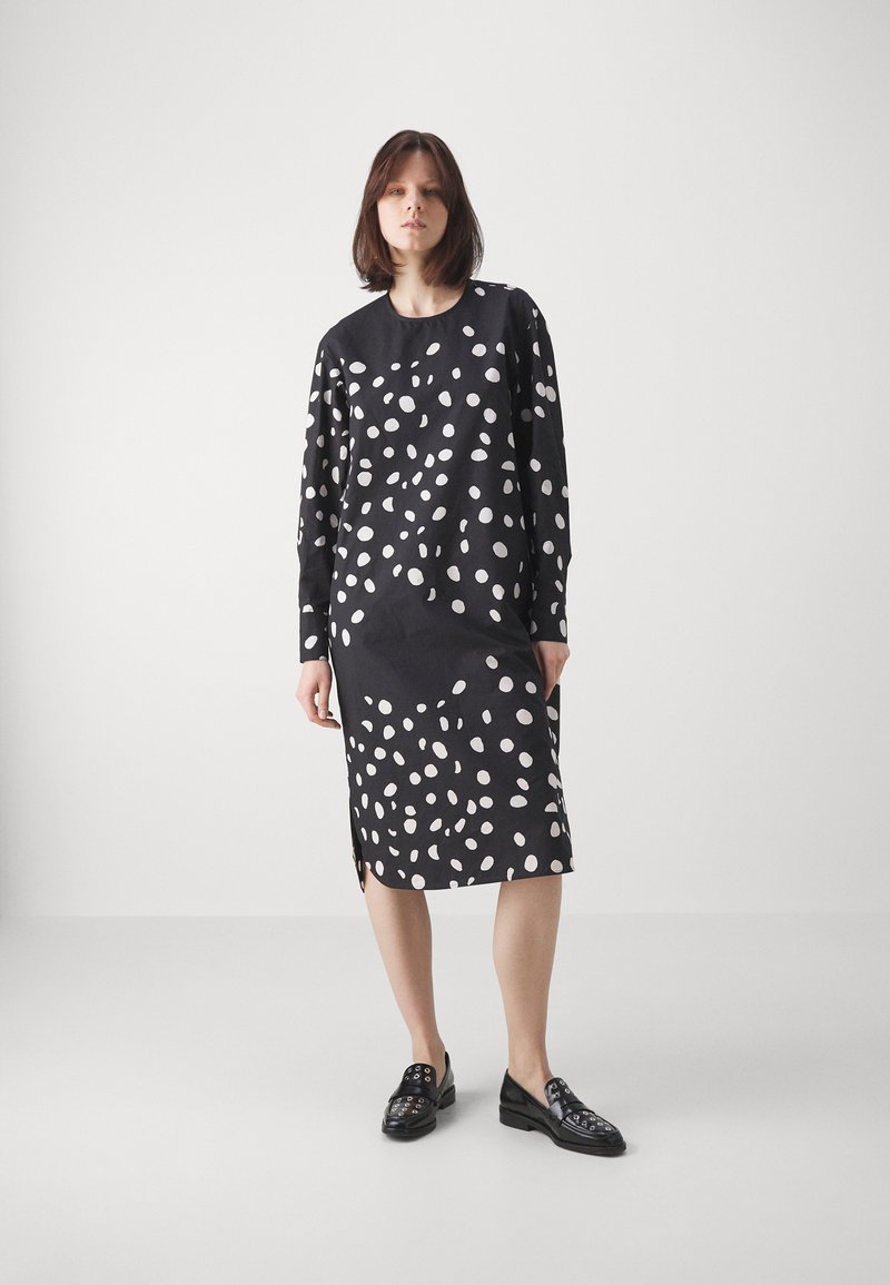 Marimekko FEBINA PILKKU - Vardagsklänning - black/beige/ljusrosa ...