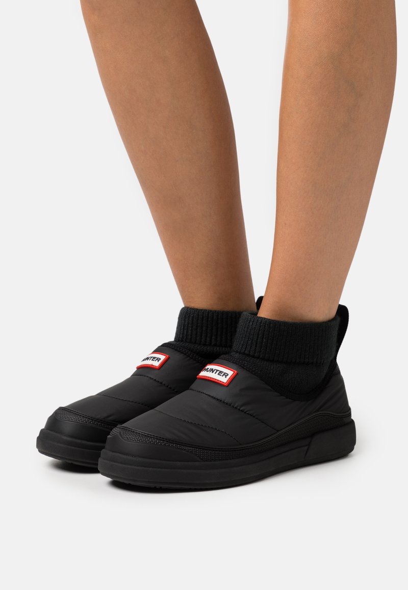 Hunter ORIGINAL IN OUT PUFFER VEGAN - Ankle boots - black - Zalando.co.uk