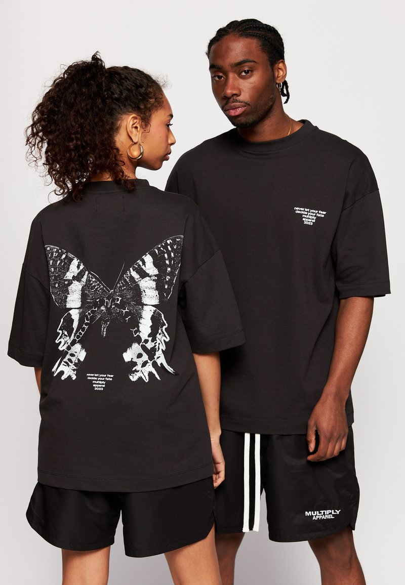 Multiply Apparel MULTI FALTER Print T shirt Black Soda Washed black multiply-apparel-multi-falter-print-t-shirt-black-soda-washed-black