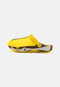 Crocs FORTNITE CLASSIC PEELY - Clogs - lemon/yellow - Zalando.co.uk
