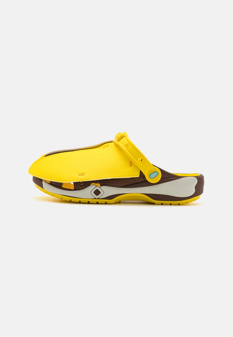 Crocs FORTNITE CLASSIC PEELY - Clogs - lemon/yellow - Zalando
