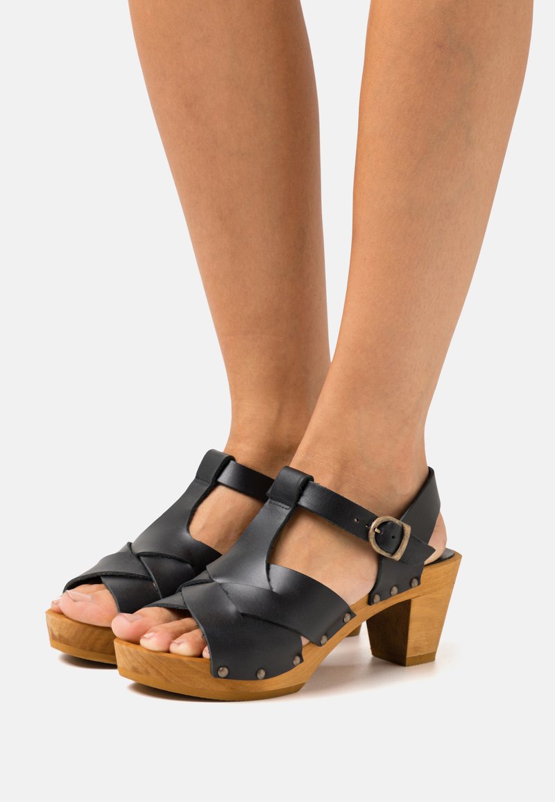 Sanita FALO SQUARE - Klumpák - black/fekete - Zalando.hu