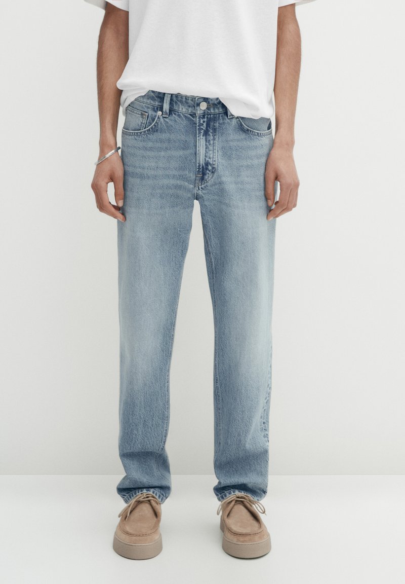 Massimo Dutti Jeans Tapered Fit - blue denim/blauw denim/bluedenim ...