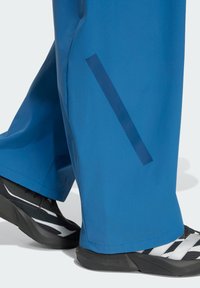 adidas Sportswear Z.N.E. - Tracksuit bottoms - dusky petrol/teal - Zalando