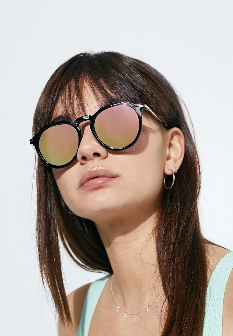 Hawkers WARWICK CROSSWALK POLARIZED - Gafas de sol - black/negro ...