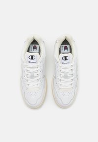 Champion Z89 - Basketbalové boty - white/off-white/bílá - Zalando.cz