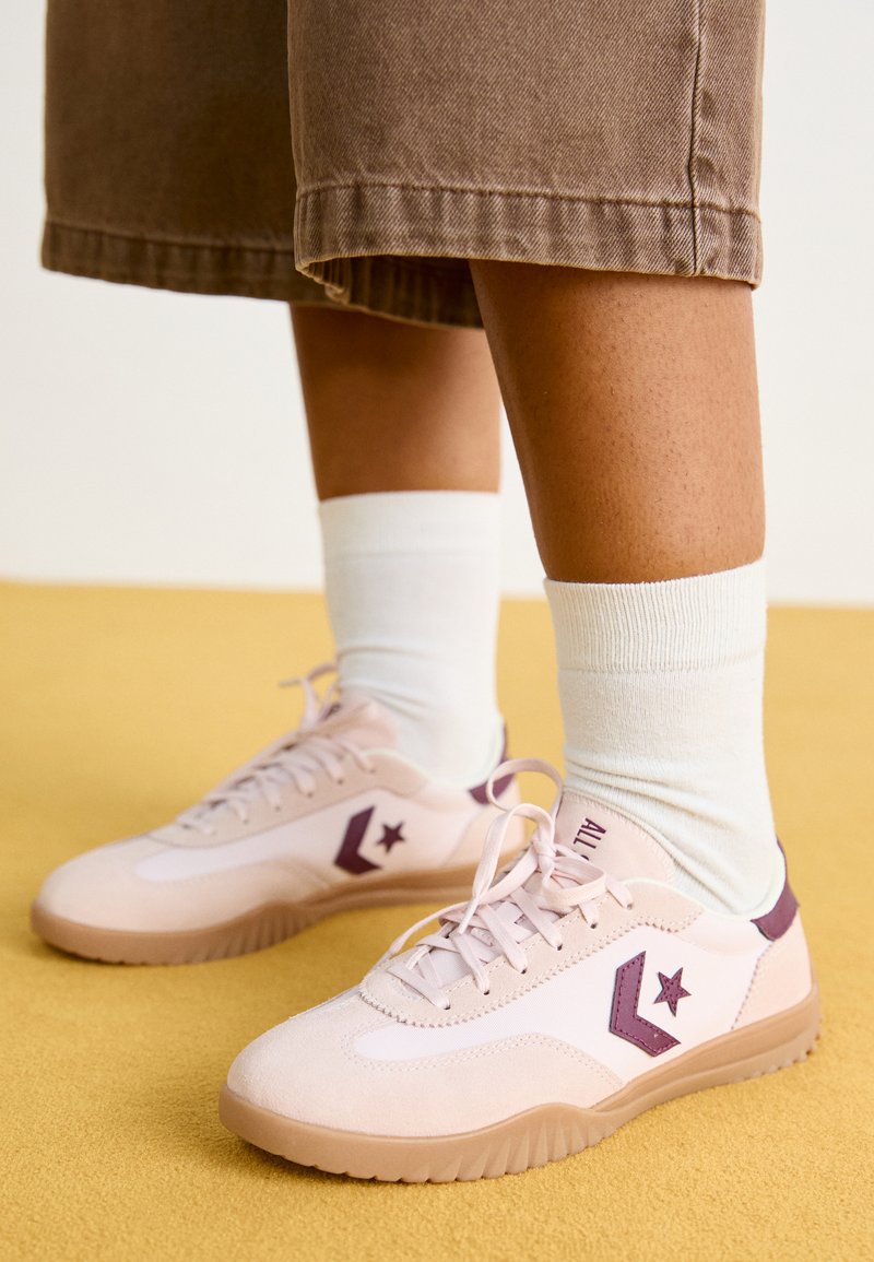 Converse RUN STAR TRAINER - Zapatillas - blush hush/orchid abyss/egret ...