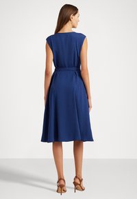 Lauren Ralph Lauren JILLEAH SHORT SLEEVE DAY DRESS - Freizeitkleid - indigo sail/blau - Zalando.at