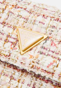 Guess GIULLY MINI FLAP - Handtas - ash rose/donkerroze - Zalando.be