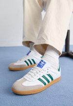 adidas Originals SAMBA OG UNISEX - Baskets basses - footwear white/collegiate green/blanc ...