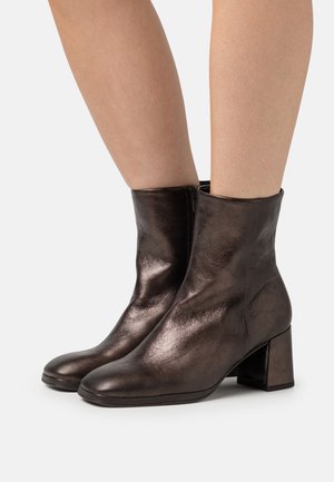 Furla BLOCK BOOT - Botines - soil/nero/plateado - Zalando.es