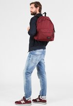 Eastpak PADDED PAK'R - Rugzak - crafty wine/donkerrood - Zalando.nl