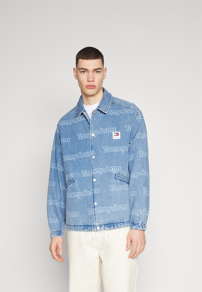 Tommy Jeans LASER CRITTER SHACKET - Veste en jean - denim medium/denim bleu - ZALANDO.FR