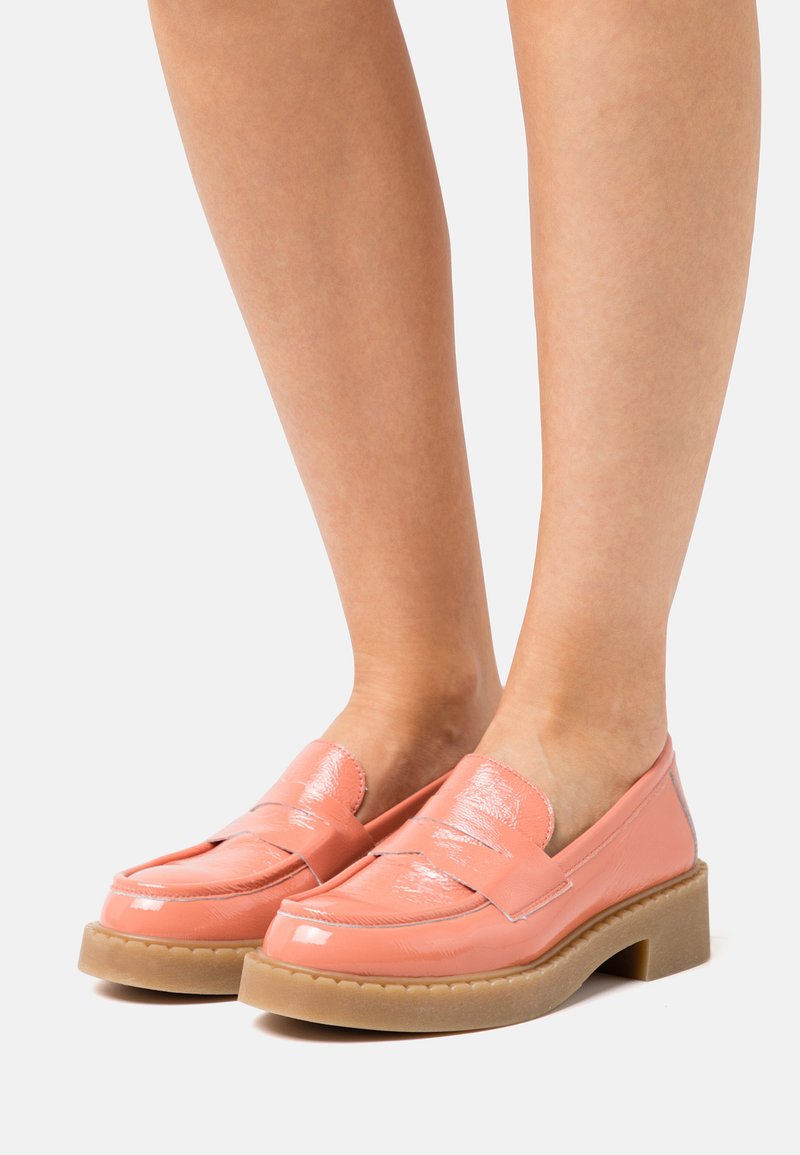 Pavement NAYELI - Pantofi slip-on - peach/culoarea pielii - Zalando.ro