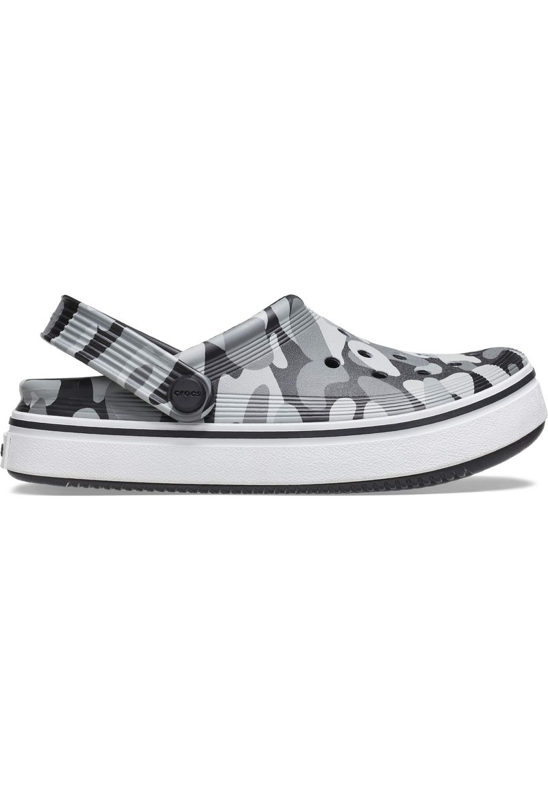 Crocs OFF COURT CAMO REDUX - Pool slides - black white/black - Zalando.de