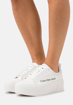 Calvin Klein Jeans VULC FLATFORM LACEUP - Sneakers basse - bright white ...