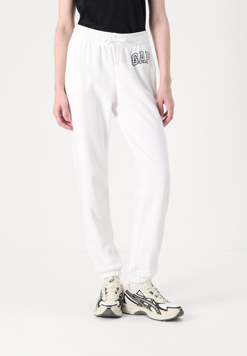 Gap Tall HERITAGE JOGGER - Tracksuit bottoms - optic white/black ...