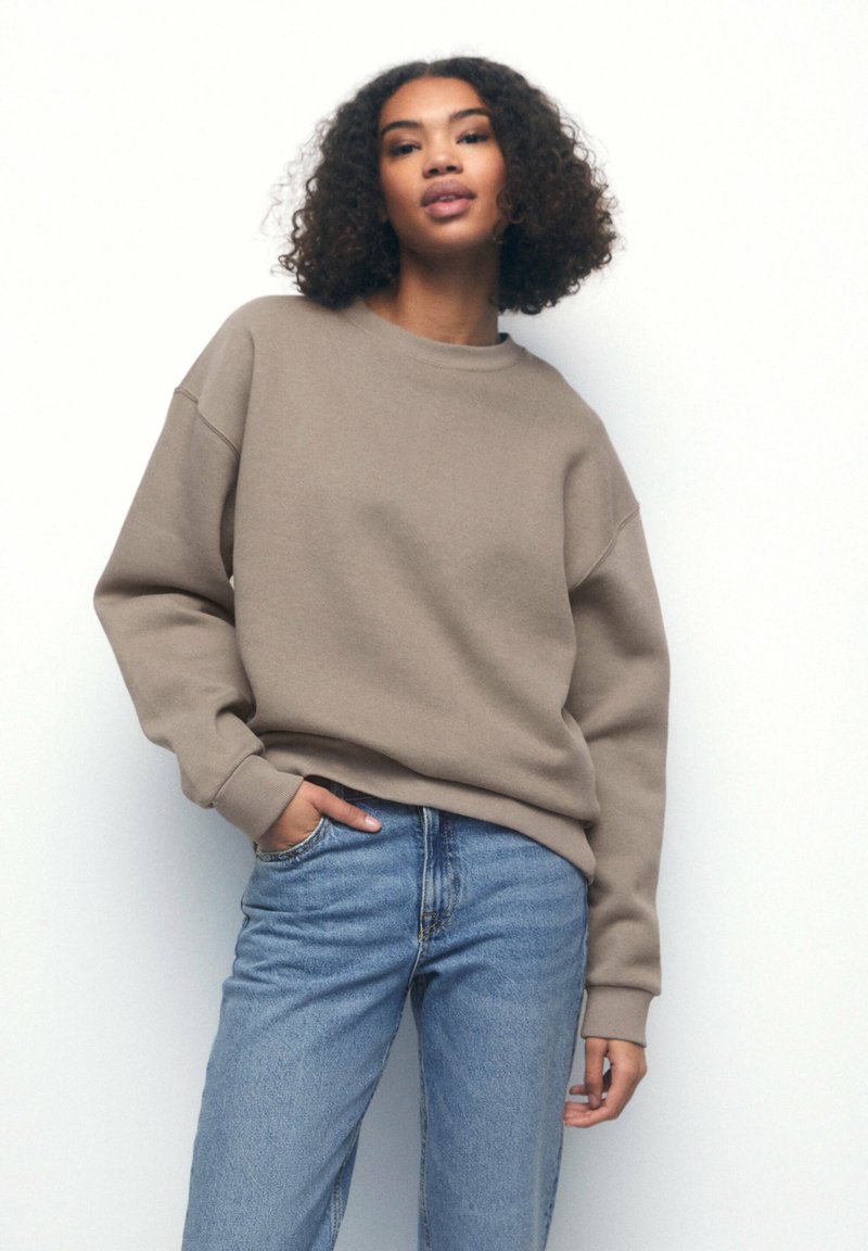 PULL&BEAR BASIC ROUND NECK - Sweatshirt - mottled grey/gråmelerad - Zalando.se