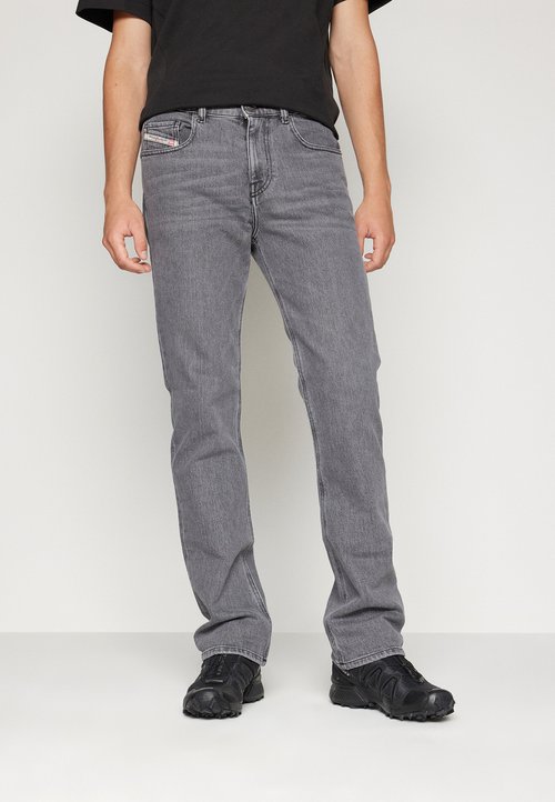 Diesel MACRO - Relaxed fit -farkut - blue denim/sininen denim - Zalando.fi