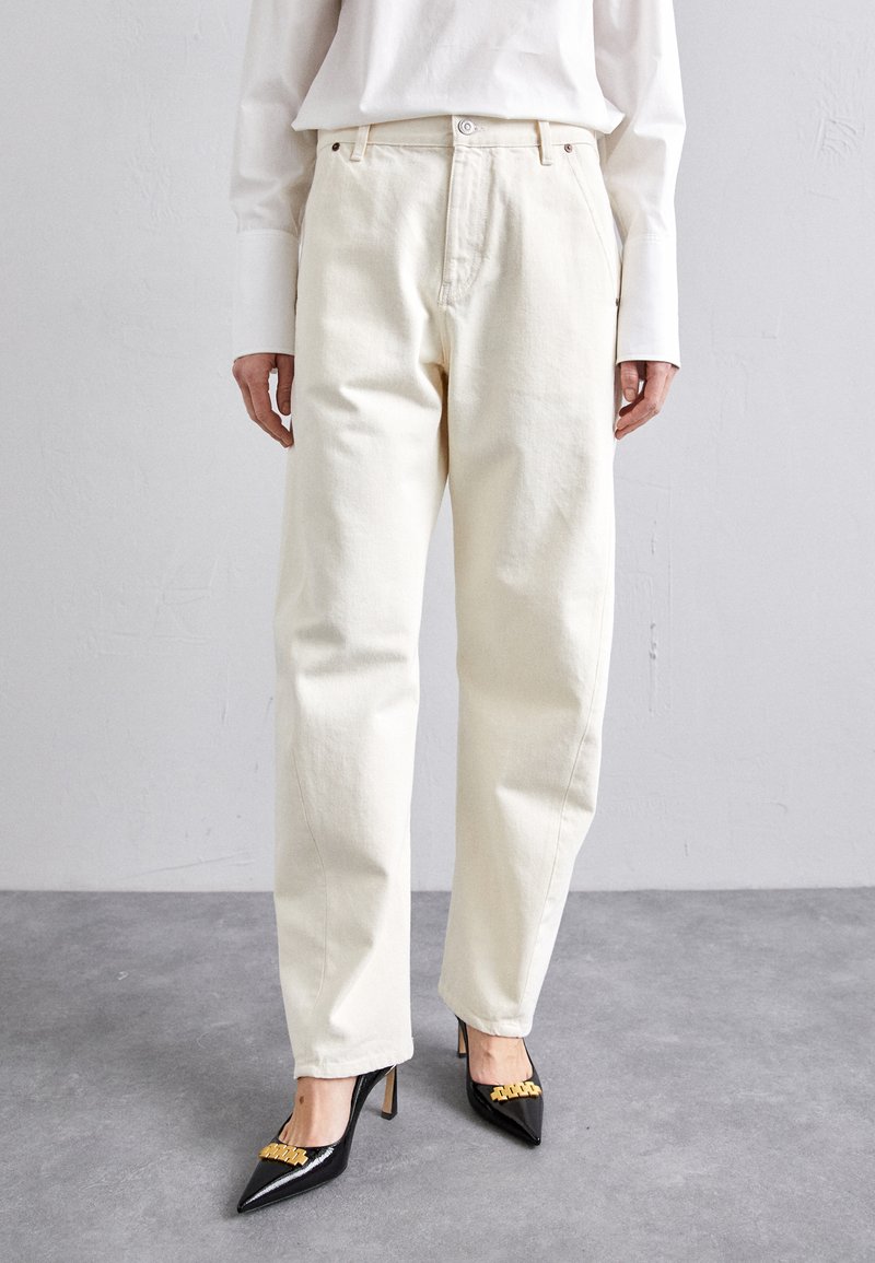 Victoria Beckham TWISTED SLOUCH - Relaxed fit jeans - raw ecru/off ...