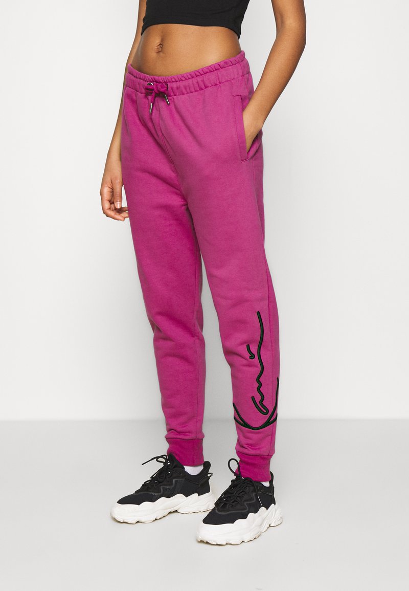 Karl Kani SIGNATURE - Tracksuit bottoms - darkpink/pink - Zalando.de