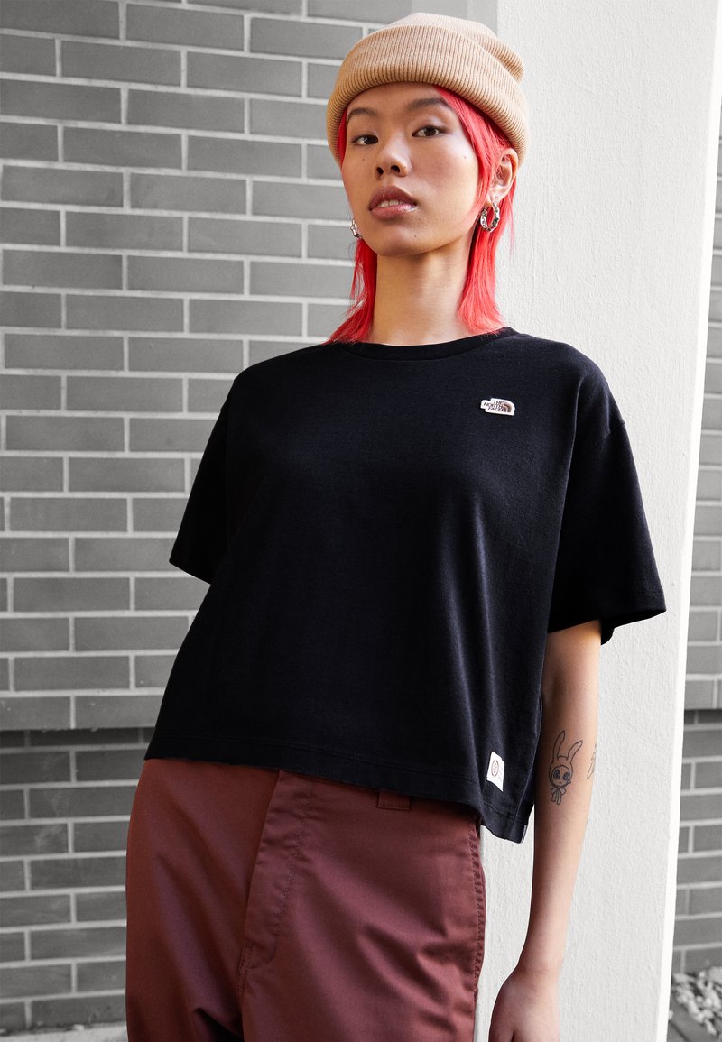 The North Face HERITAGE CROP TEE - T-Shirt print - black/schwarz ...