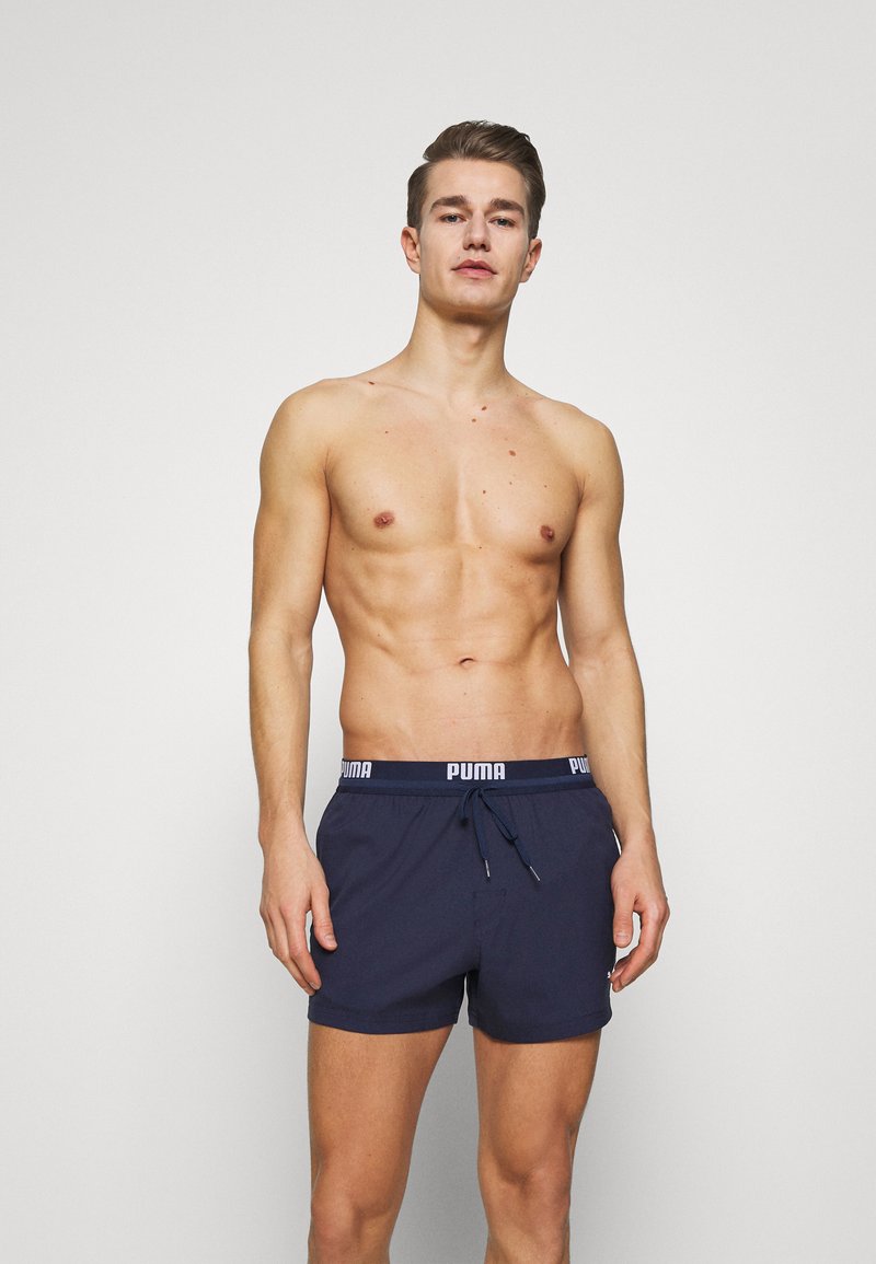 Puma SWIM MEN LOGO LENGTH SWIM SHORTS - Plavky - navy/tmavě modrá ...