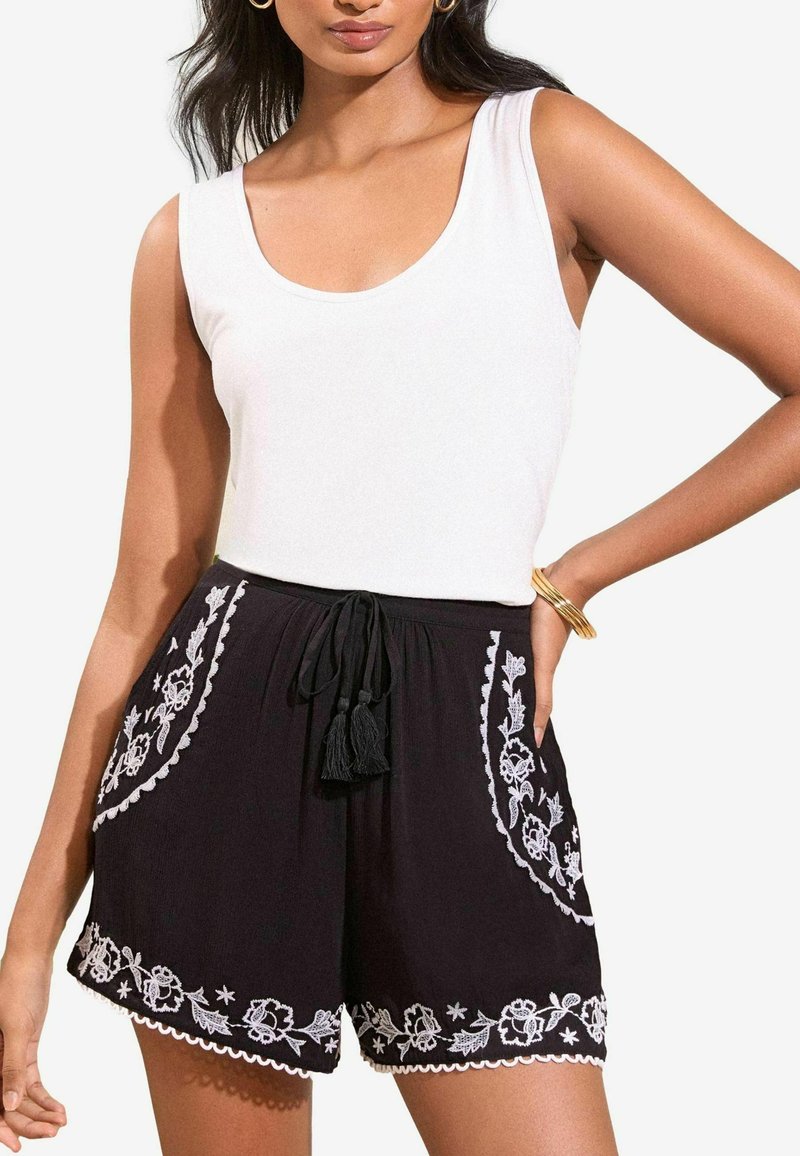 Love & Roses EMBROIDERED REGULAR FIT - Shorts - black embroidered/black ...