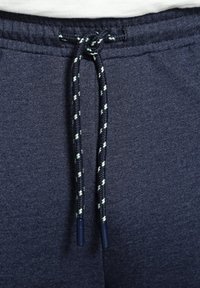 Charles Colby BARON MILNE - Jogginghose - blau melange/dunkelblau ...