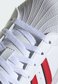adidas Originals SUPERSTAR - Sneaker low - cloud white better scarlet ...