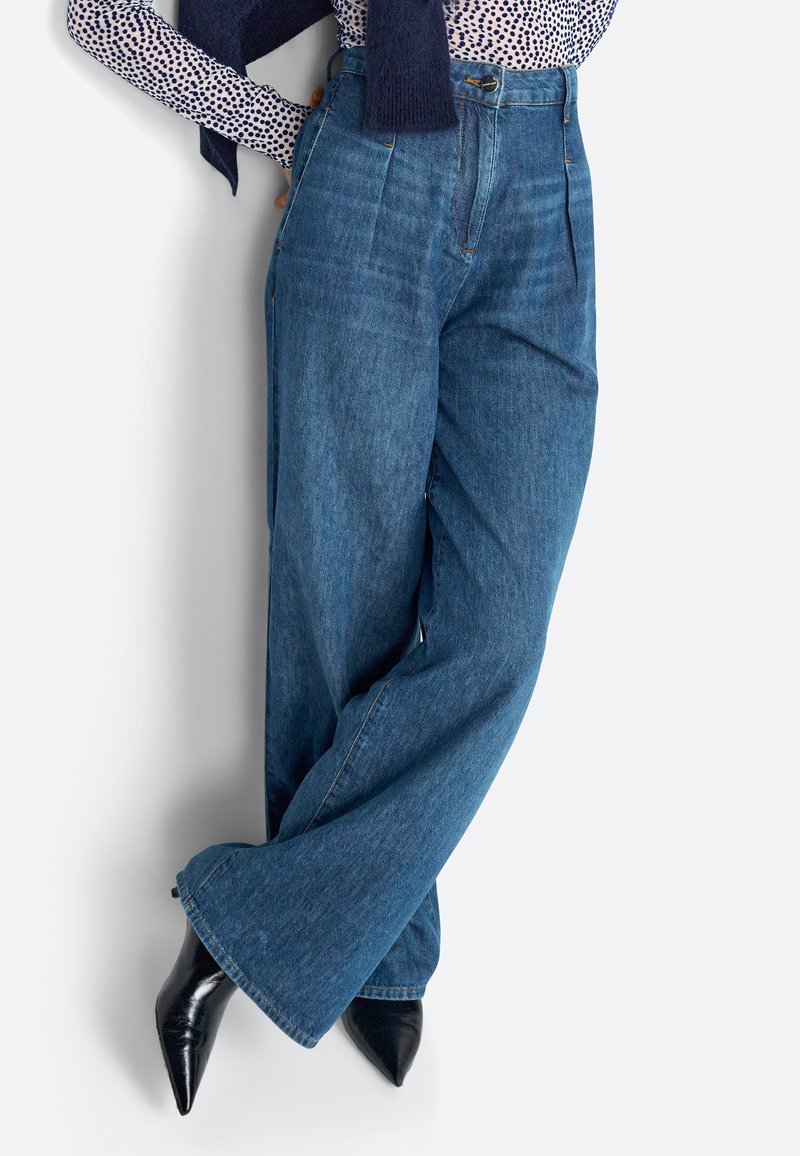 Rich & Royal MIT HOHER TAILLE - Flared Jeans - denim blue/blue denim ...