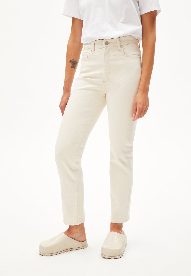 ARMEDANGELS LEJAANI UNDYED - Jeans Slim Fit - uncolored/white denim ...