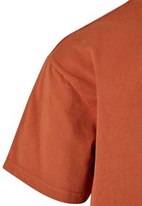 Urban Classics HEAVY GARMENT DYE TEE - T-Shirt basic - terracotta/braun ...