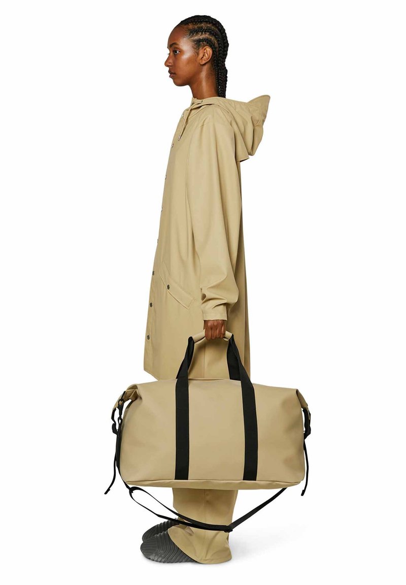 Rains WEEKEND BAG UNISEX - Weekender - sand - Zalando.de