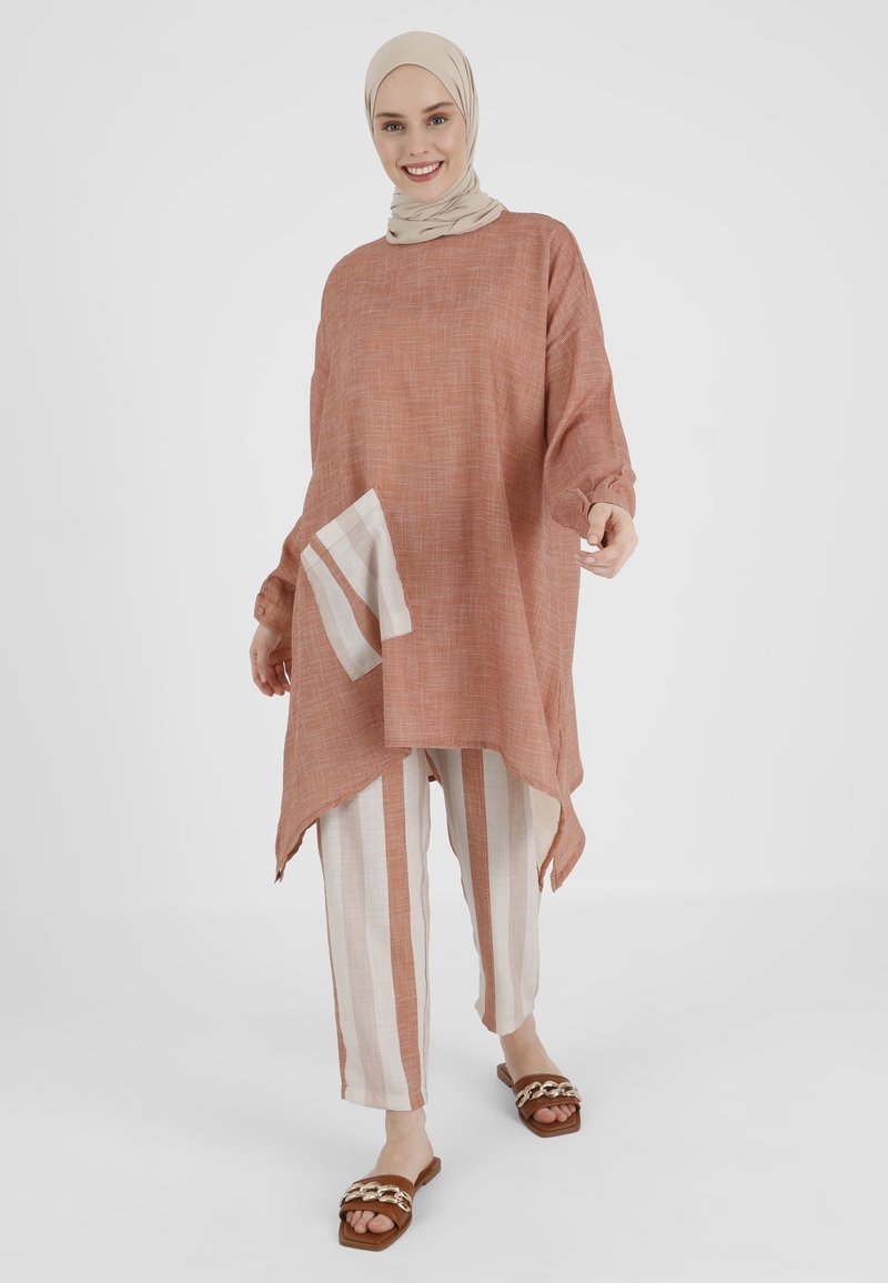 Modanisa Set Suit Refka Casual Pantalon Classique Multicolouredorange Zalandofr