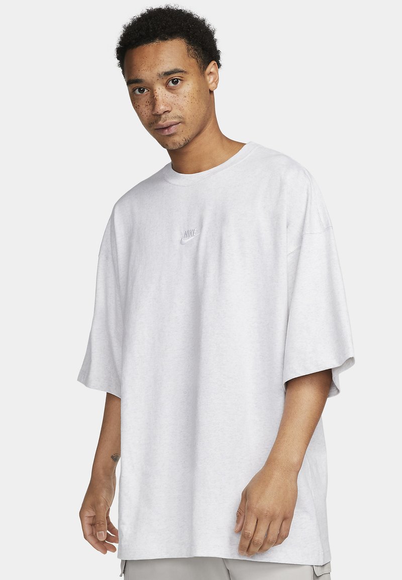 Nike Sportswear M NSW OS PREM ESSNTL SUST - T-Shirt basic - birch heather/hellgrau - Zalando.de