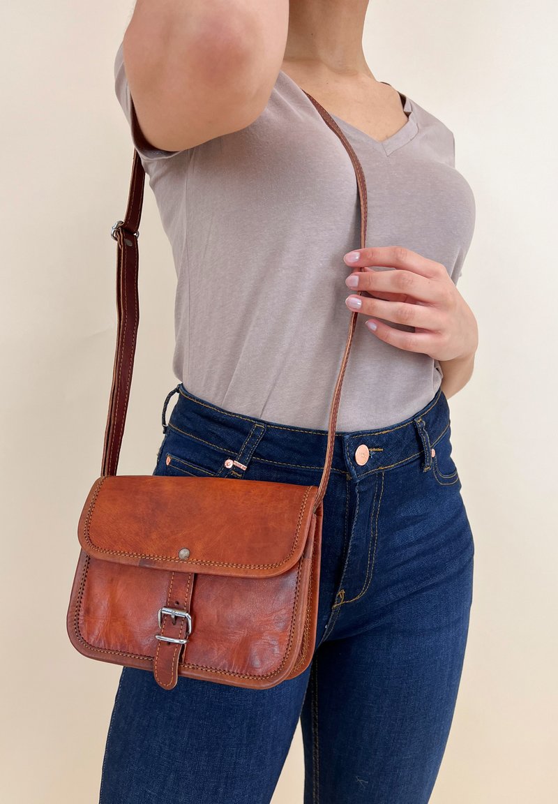Gusti Leder Across body bag - braun/brown - Zalando.ie