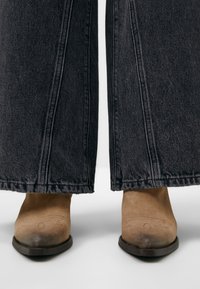 Levi's® '94 BAGGY WIDE LEG ALT - Jeans Relaxed Fit - where's my phone ...