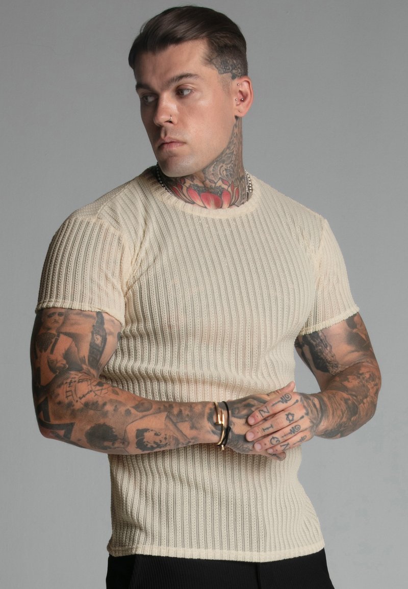 SIKSILK TEXTURED MUSCLE FIT - T-shirt - bas - ecru/offwhite - Zalando.se