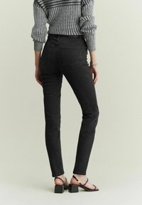 Next STANDARD TALL - Jeans Slim Fit - black/schwarz - Zalando.ch