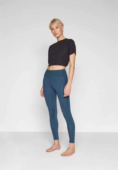 adidas Performance YOGA STUDIO WRAPPED - Print T-shirt - black/grey six ...