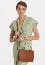 Lauren Ralph Lauren JAMEY CROSSBODY MEDIUM - Ülerinna-kott - tan ...