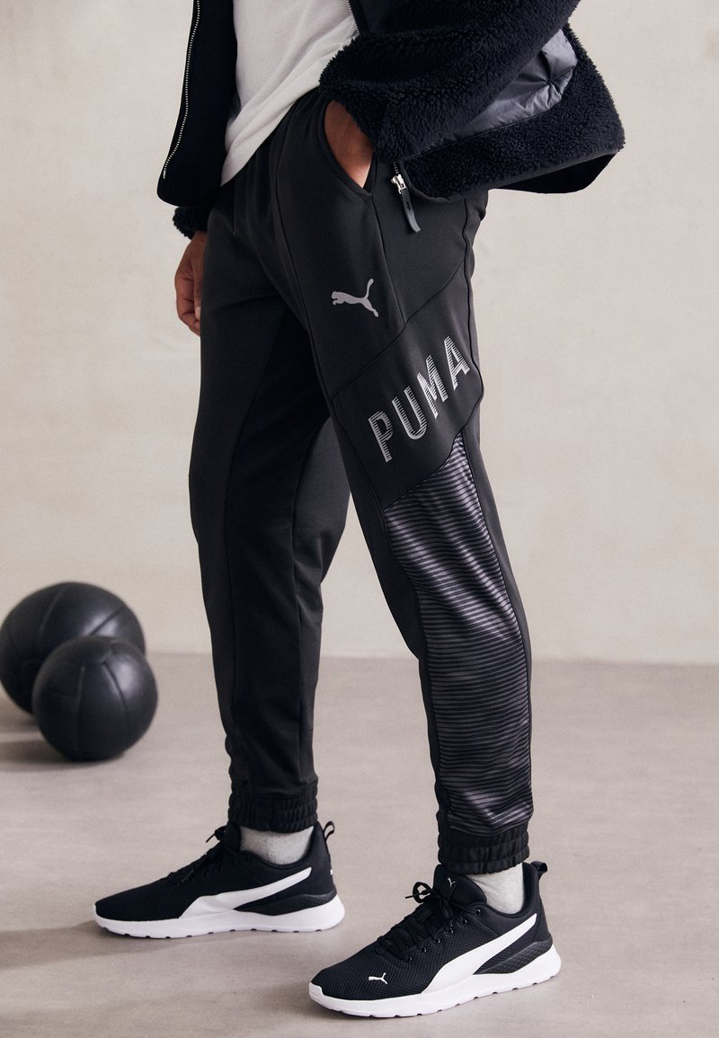 Puma CONCEPT HYPERWAVE JOGGER - Trainingsbroek - black/cool dark gray ...