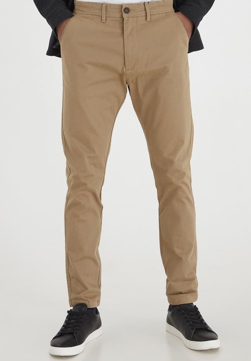 Chinot netistä | Miehet | Zalandon chinovalikoima