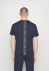 EA7 Emporio Armani T-Shirt print - blu navy/dunkelblau - Zalando.ch
