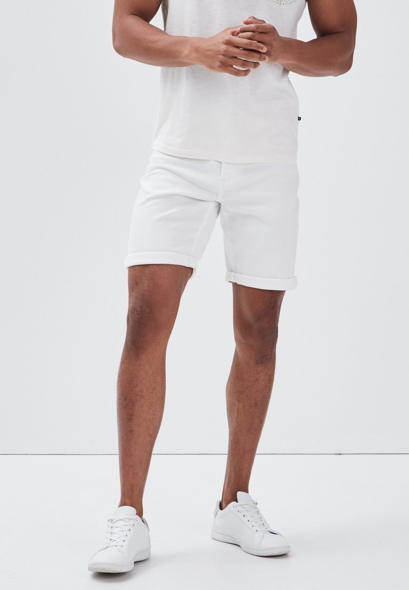 BONOBO Jeans Short en jean - blanc - ZALANDO.FR